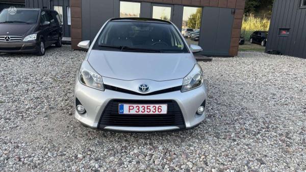 Pelēks Toyota Yaris 2014 Kauņa, ar dzinēja tilpumu 1.50 L un nobraukumu 220 tūkst. km par 7350 €, foto 2 vietnē AUTOMOTO.COM.LV