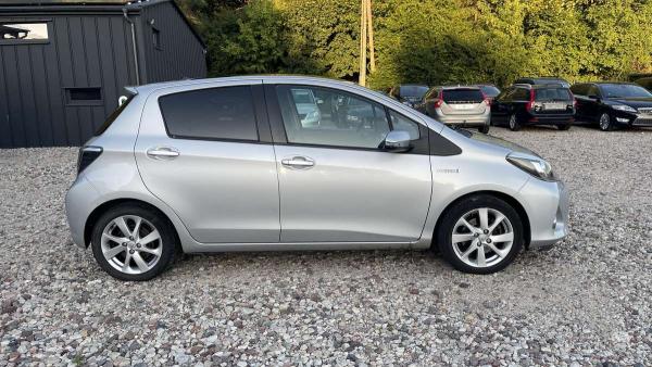 Pelēks Toyota Yaris 2014 Kauņa, ar dzinēja tilpumu 1.50 L un nobraukumu 220 tūkst. km par 7350 €, foto 4 vietnē AUTOMOTO.COM.LV