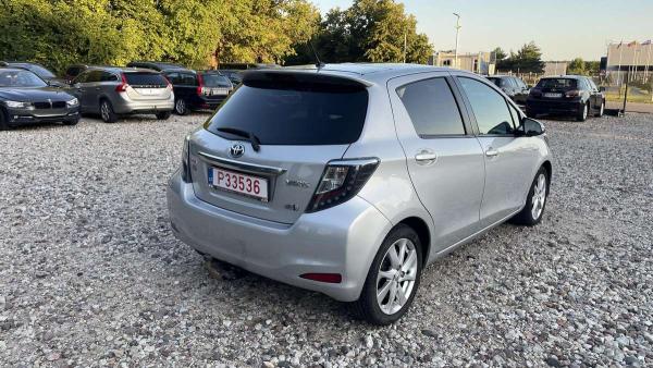 Pelēks Toyota Yaris 2014 Kauņa, ar dzinēja tilpumu 1.50 L un nobraukumu 220 tūkst. km par 7350 €, foto 5 vietnē AUTOMOTO.COM.LV