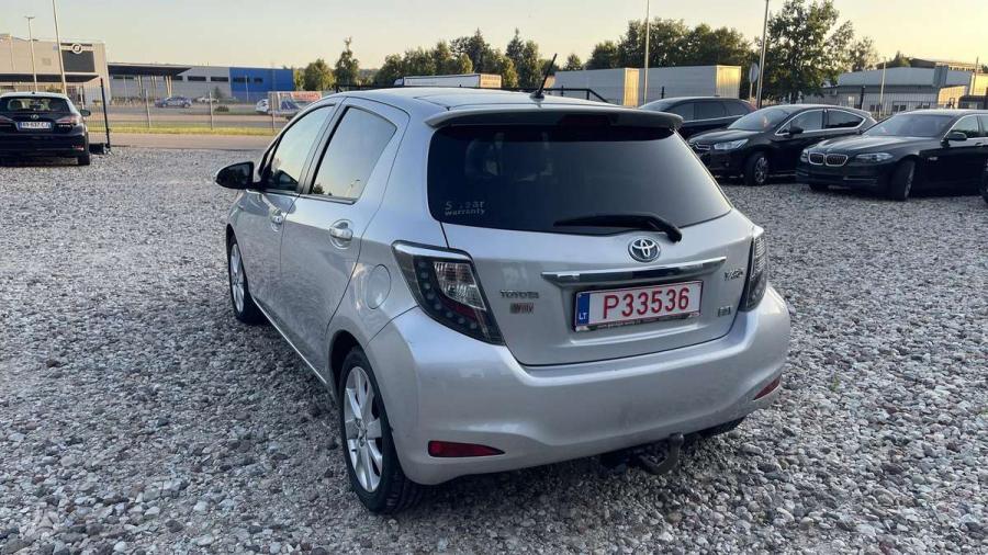 Серый Тойота Ярис 2014 в Каунас, объемом двигателя 1.50 л и пробегом 220 тыс. км за 7350 €, фото 7 на AUTOMOTO.COM.LV