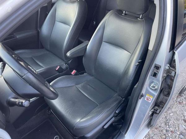 Pelēks Toyota Yaris 2014 Kauņa, ar dzinēja tilpumu 1.50 L un nobraukumu 220 tūkst. km par 7350 €, foto 8 vietnē AUTOMOTO.COM.LV