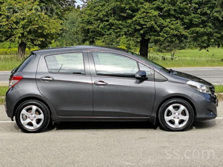 Pelēks Toyota Yaris 2014 Ogre, ar dzinēja tilpumu 1.30 L un nobraukumu 133 tūkst. km par 4750 €, foto 5 vietnē AUTOMOTO.COM.LV