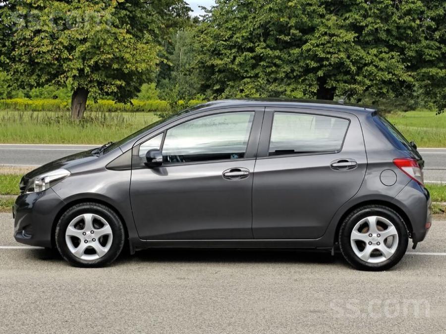 Pelēks Toyota Yaris 2014 Ogre, ar dzinēja tilpumu 1.30 L un nobraukumu 133 tūkst. km par 4750 €, foto 6 vietnē AUTOMOTO.COM.LV