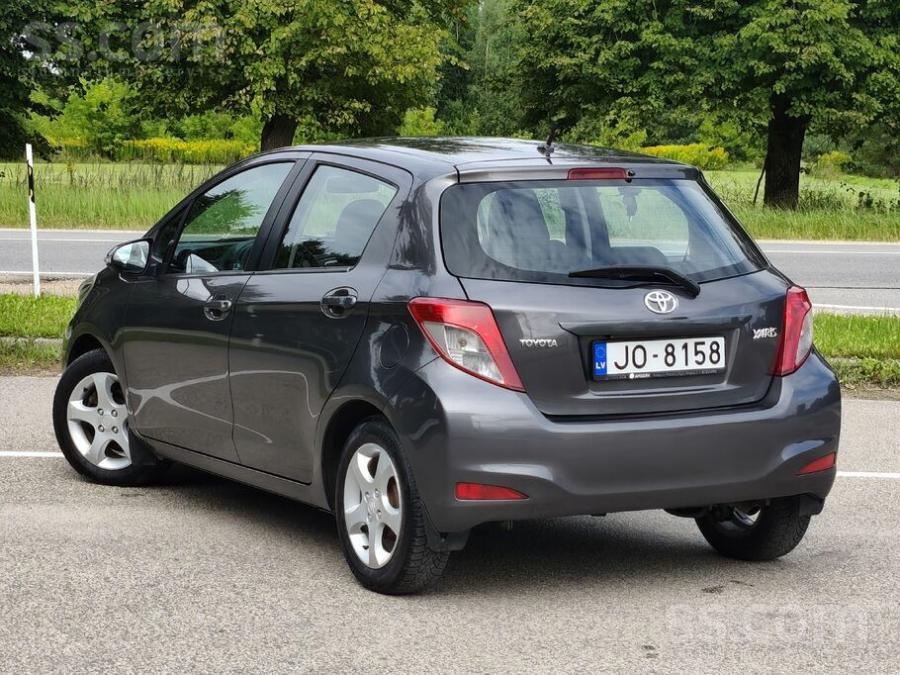 Pelēks Toyota Yaris 2014 Ogre, ar dzinēja tilpumu 1.30 L un nobraukumu 133 tūkst. km par 4750 €, foto 7 vietnē AUTOMOTO.COM.LV
