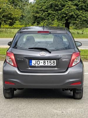 Pelēks Toyota Yaris 2014 Ogre, ar dzinēja tilpumu 1.30 L un nobraukumu 133 tūkst. km par 4750 €, foto 8 vietnē AUTOMOTO.COM.LV
