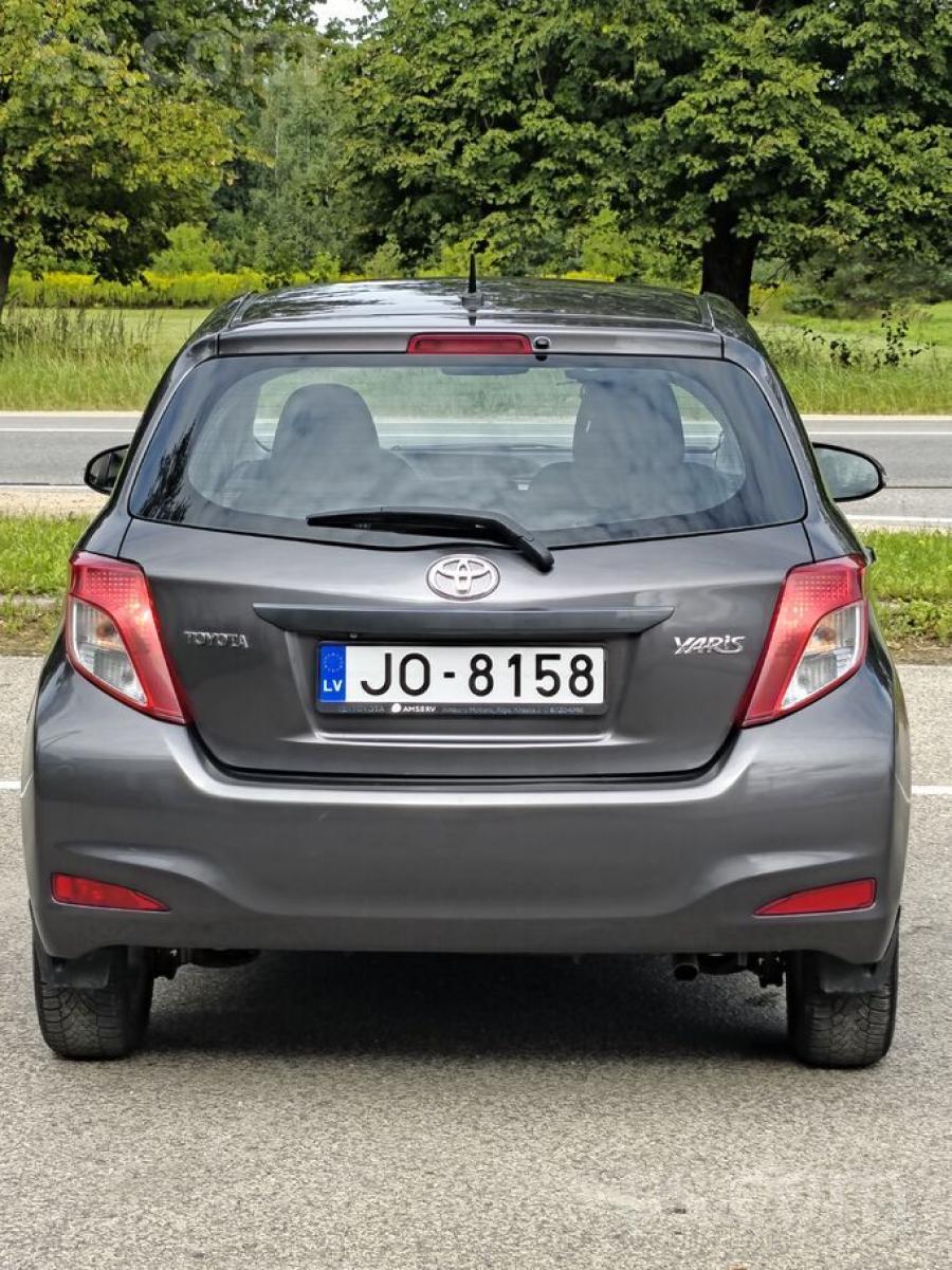 Pelēks Toyota Yaris 2014 Ogre, ar dzinēja tilpumu 1.30 L un nobraukumu 133 tūkst. km par 4750 €, foto 8 vietnē AUTOMOTO.COM.LV
