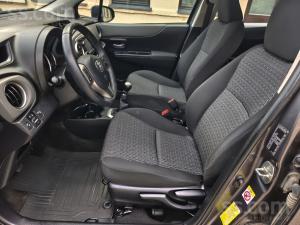 Pelēks Toyota Yaris 2014 Ogre, ar dzinēja tilpumu 1.30 L un nobraukumu 133 tūkst. km par 4750 €, foto 10 vietnē AUTOMOTO.COM.LV