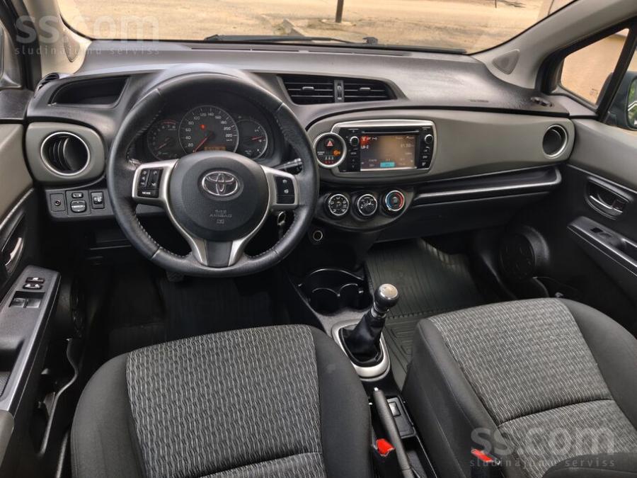 Pelēks Toyota Yaris 2014 Ogre, ar dzinēja tilpumu 1.30 L un nobraukumu 133 tūkst. km par 4750 €, foto 13 vietnē AUTOMOTO.COM.LV