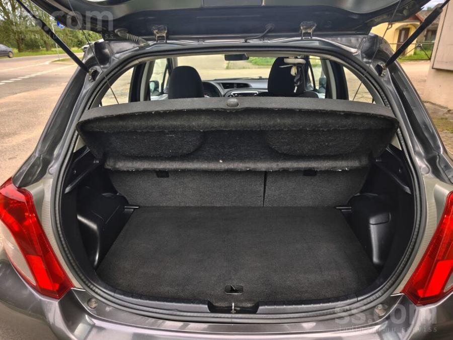 Pelēks Toyota Yaris 2014 Ogre, ar dzinēja tilpumu 1.30 L un nobraukumu 133 tūkst. km par 4750 €, foto 14 vietnē AUTOMOTO.COM.LV