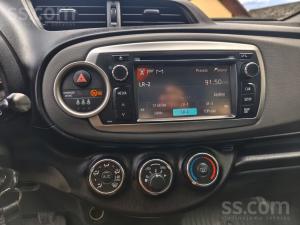 Pelēks Toyota Yaris 2014 Ogre, ar dzinēja tilpumu 1.30 L un nobraukumu 133 tūkst. km par 4750 €, foto 16 vietnē AUTOMOTO.COM.LV