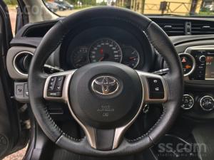 Pelēks Toyota Yaris 2014 Ogre, ar dzinēja tilpumu 1.30 L un nobraukumu 133 tūkst. km par 4750 €, foto 18 vietnē AUTOMOTO.COM.LV