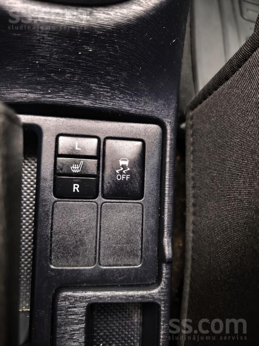 Pelēks Toyota Yaris 2014 Ogre, ar dzinēja tilpumu 1.30 L un nobraukumu 133 tūkst. km par 4750 €, foto 19 vietnē AUTOMOTO.COM.LV