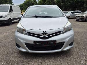 Pelēks Toyota Yaris 2014 Viļņa, ar dzinēja tilpumu 1.33 L un nobraukumu 185 tūkst. km par 3999 €, foto 3 vietnē AUTOMOTO.COM.LV