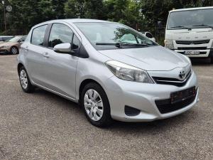 Pelēks Toyota Yaris 2014 Viļņa, ar dzinēja tilpumu 1.33 L un nobraukumu 185 tūkst. km par 3999 €, foto 4 vietnē AUTOMOTO.COM.LV