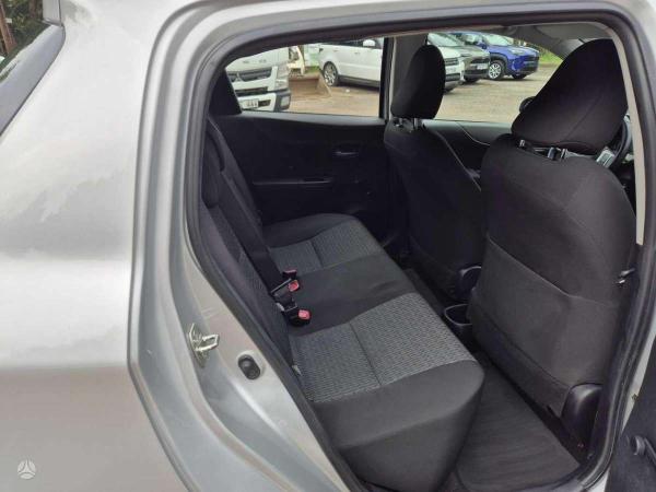Pelēks Toyota Yaris 2014 Viļņa, ar dzinēja tilpumu 1.33 L un nobraukumu 185 tūkst. km par 3999 €, foto 6 vietnē AUTOMOTO.COM.LV