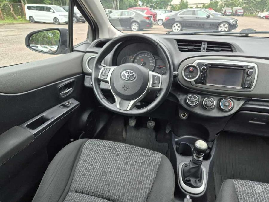 Pelēks Toyota Yaris 2014 Viļņa, ar dzinēja tilpumu 1.33 L un nobraukumu 185 tūkst. km par 3999 €, foto 8 vietnē AUTOMOTO.COM.LV