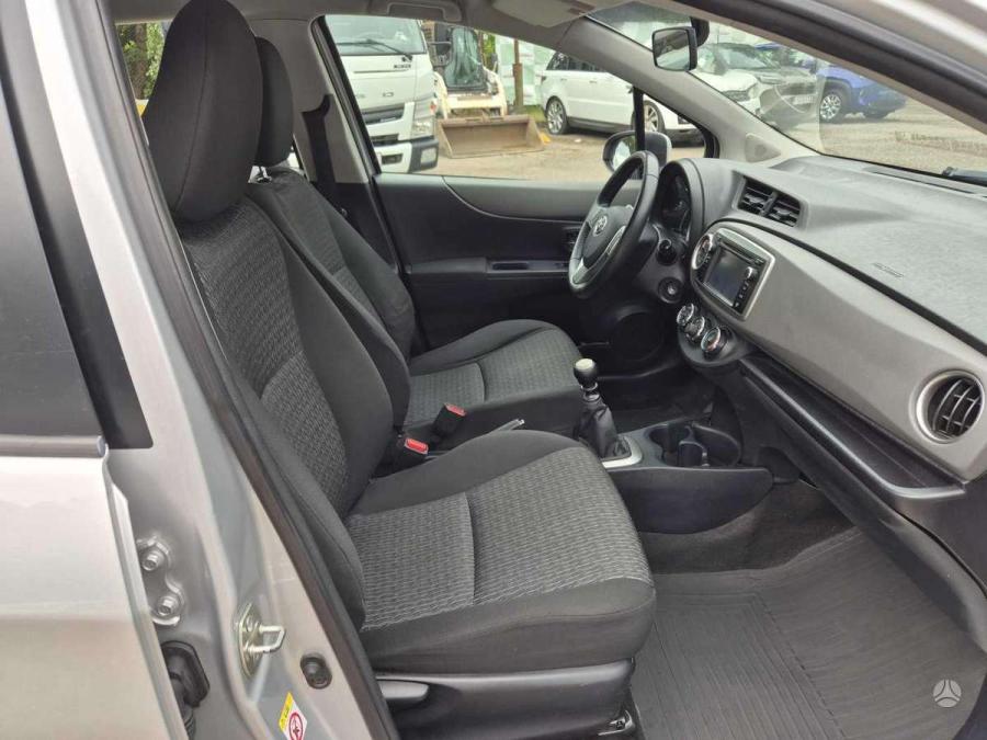 Pelēks Toyota Yaris 2014 Viļņa, ar dzinēja tilpumu 1.33 L un nobraukumu 185 tūkst. km par 3999 €, foto 9 vietnē AUTOMOTO.COM.LV