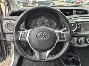 Pelēks Toyota Yaris 2014 Viļņa, ar dzinēja tilpumu 1.33 L un nobraukumu 185 tūkst. km par 3999 €, foto 11 vietnē AUTOMOTO.COM.LV