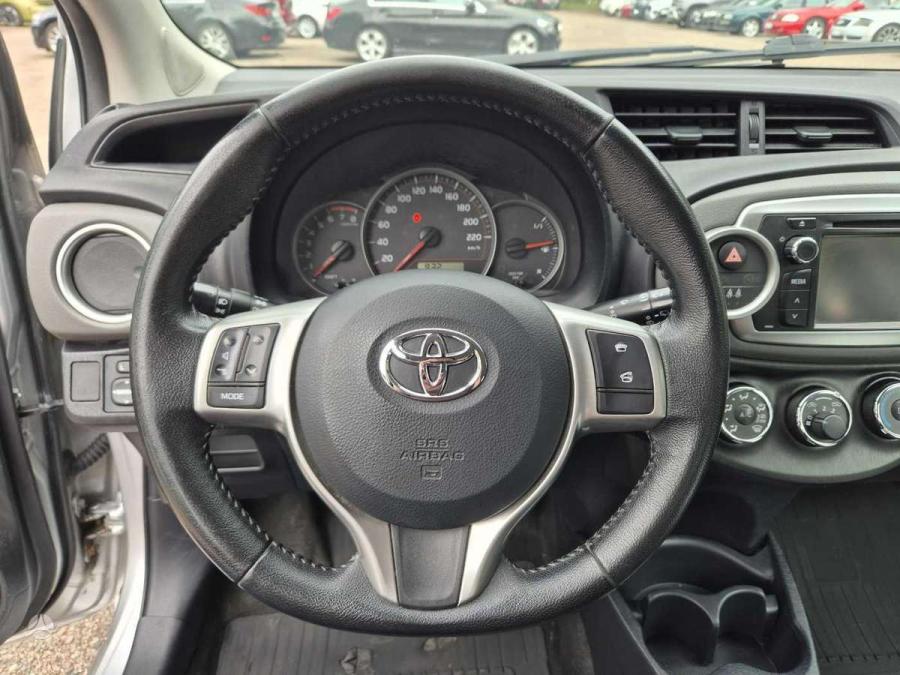 Pelēks Toyota Yaris 2014 Viļņa, ar dzinēja tilpumu 1.33 L un nobraukumu 185 tūkst. km par 3999 €, foto 11 vietnē AUTOMOTO.COM.LV