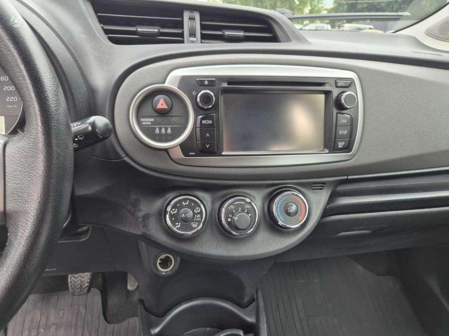 Pelēks Toyota Yaris 2014 Viļņa, ar dzinēja tilpumu 1.33 L un nobraukumu 185 tūkst. km par 3999 €, foto 14 vietnē AUTOMOTO.COM.LV