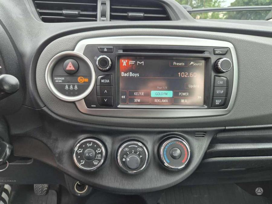 Pelēks Toyota Yaris 2014 Viļņa, ar dzinēja tilpumu 1.33 L un nobraukumu 185 tūkst. km par 3999 €, foto 15 vietnē AUTOMOTO.COM.LV