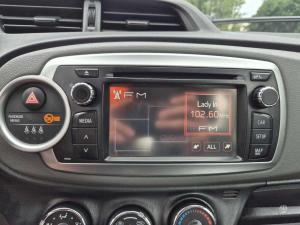 Pelēks Toyota Yaris 2014 Viļņa, ar dzinēja tilpumu 1.33 L un nobraukumu 185 tūkst. km par 3999 €, foto 16 vietnē AUTOMOTO.COM.LV