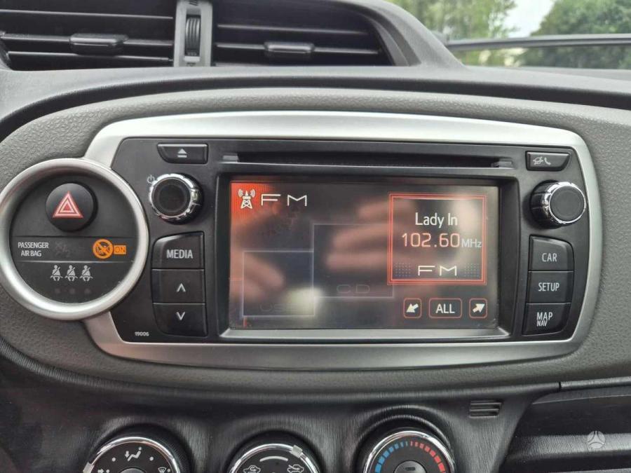 Pelēks Toyota Yaris 2014 Viļņa, ar dzinēja tilpumu 1.33 L un nobraukumu 185 tūkst. km par 3999 €, foto 16 vietnē AUTOMOTO.COM.LV
