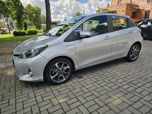Pelēks Toyota Yaris 2014 Marijampole, ar dzinēja tilpumu 1.50 L un nobraukumu 121 tūkst. km par 7299 €, foto  vietnē AUTOMOTO.COM.LV