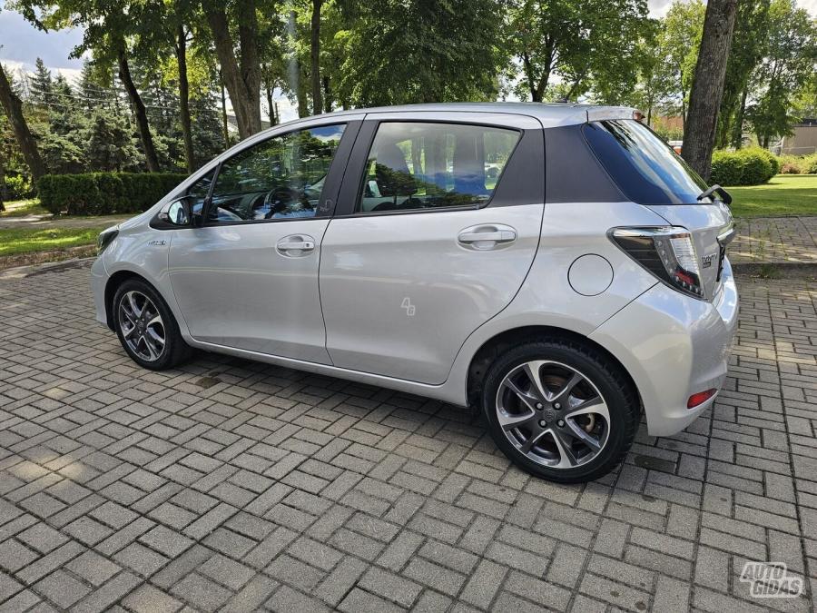 Pelēks Toyota Yaris 2014 Marijampole, ar dzinēja tilpumu 1.50 L un nobraukumu 121 tūkst. km par 7299 €, foto 4 vietnē AUTOMOTO.COM.LV