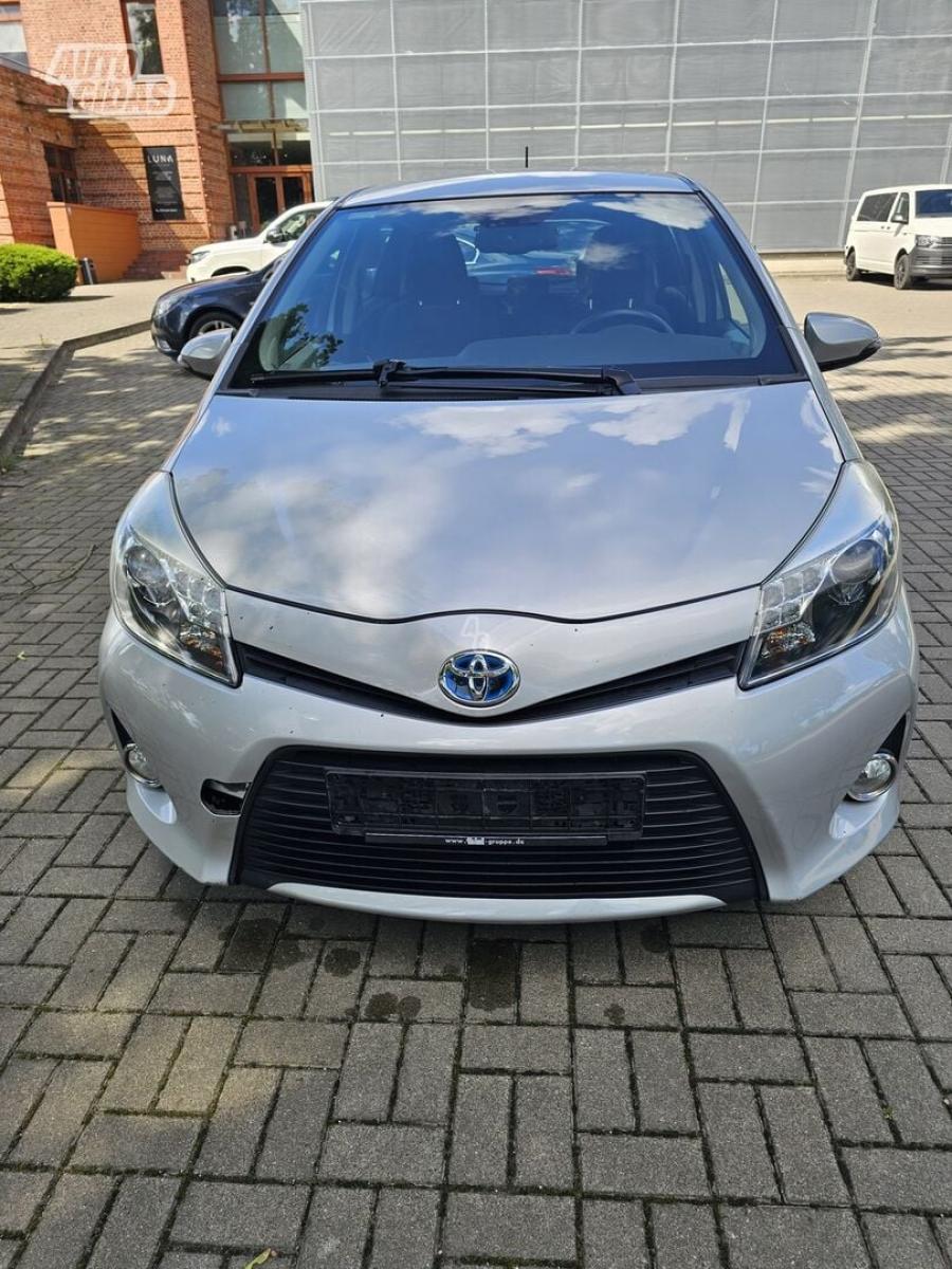 Pelēks Toyota Yaris 2014 Marijampole, ar dzinēja tilpumu 1.50 L un nobraukumu 121 tūkst. km par 7299 €, foto 9 vietnē AUTOMOTO.COM.LV