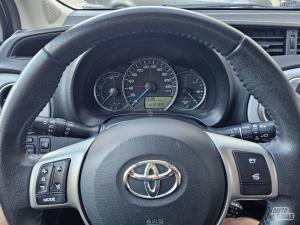 Pelēks Toyota Yaris 2014 Marijampole, ar dzinēja tilpumu 1.50 L un nobraukumu 121 tūkst. km par 7299 €, foto 12 vietnē AUTOMOTO.COM.LV