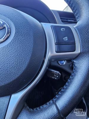 Pelēks Toyota Yaris 2014 Marijampole, ar dzinēja tilpumu 1.50 L un nobraukumu 121 tūkst. km par 7299 €, foto 13 vietnē AUTOMOTO.COM.LV