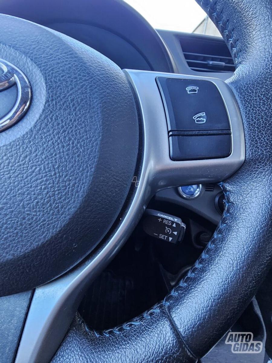 Pelēks Toyota Yaris 2014 Marijampole, ar dzinēja tilpumu 1.50 L un nobraukumu 121 tūkst. km par 7299 €, foto 13 vietnē AUTOMOTO.COM.LV