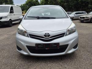 Pelēks Toyota Yaris 2014 Viļņa, ar dzinēja tilpumu 1.33 L un nobraukumu 185 tūkst. km par 3999 €, foto 3 vietnē AUTOMOTO.COM.LV
