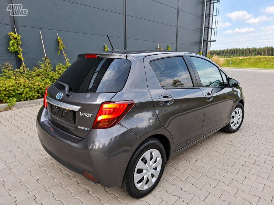 Pelēks Toyota Yaris 2014 Viļņa, ar dzinēja tilpumu 1.50 L un nobraukumu 179 tūkst. km par 7950 €, foto 3 vietnē AUTOMOTO.COM.LV