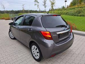 Pelēks Toyota Yaris 2014 Viļņa, ar dzinēja tilpumu 1.50 L un nobraukumu 179 tūkst. km par 7950 €, foto 5 vietnē AUTOMOTO.COM.LV
