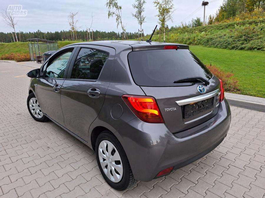 Pelēks Toyota Yaris 2014 Viļņa, ar dzinēja tilpumu 1.50 L un nobraukumu 179 tūkst. km par 7950 €, foto 5 vietnē AUTOMOTO.COM.LV