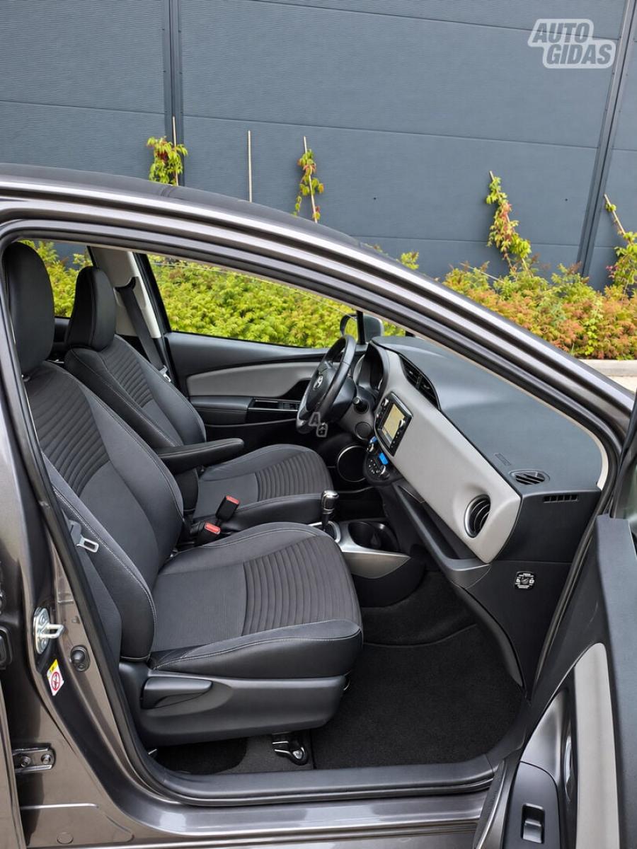 Pelēks Toyota Yaris 2014 Viļņa, ar dzinēja tilpumu 1.50 L un nobraukumu 179 tūkst. km par 7950 €, foto 10 vietnē AUTOMOTO.COM.LV