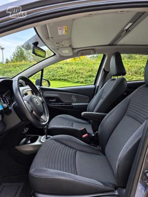 Pelēks Toyota Yaris 2014 Viļņa, ar dzinēja tilpumu 1.50 L un nobraukumu 179 tūkst. km par 7950 €, foto 13 vietnē AUTOMOTO.COM.LV