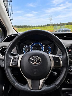 Pelēks Toyota Yaris 2014 Viļņa, ar dzinēja tilpumu 1.50 L un nobraukumu 179 tūkst. km par 7950 €, foto 15 vietnē AUTOMOTO.COM.LV