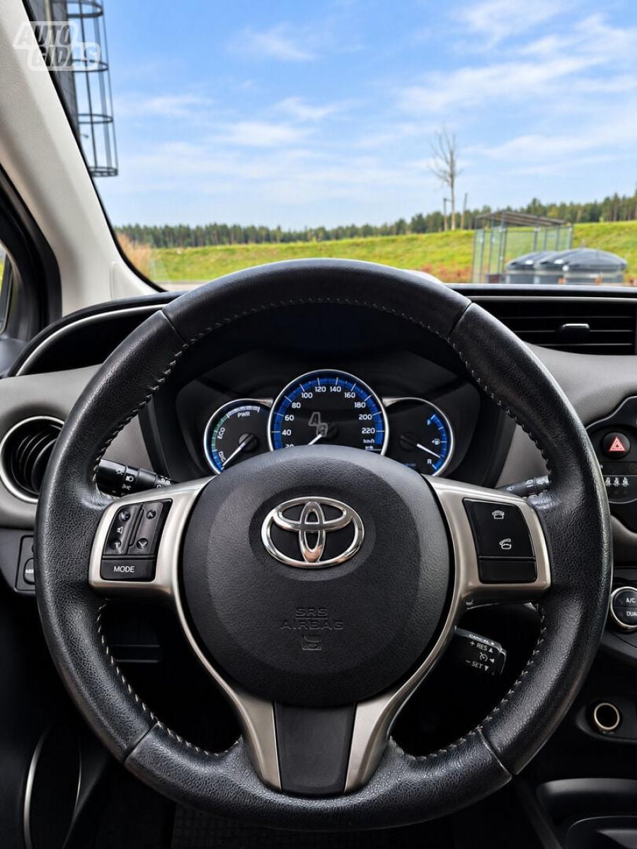 Pelēks Toyota Yaris 2014 Viļņa, ar dzinēja tilpumu 1.50 L un nobraukumu 179 tūkst. km par 7950 €, foto 15 vietnē AUTOMOTO.COM.LV
