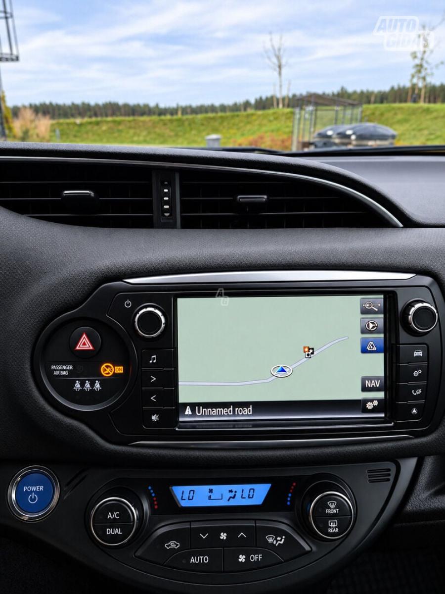 Pelēks Toyota Yaris 2014 Viļņa, ar dzinēja tilpumu 1.50 L un nobraukumu 179 tūkst. km par 7950 €, foto 17 vietnē AUTOMOTO.COM.LV