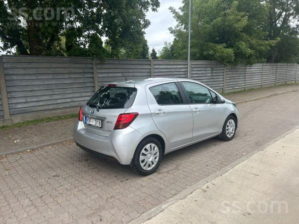 Grey Toyota Yaris 2015 in Jelgava, with an engine capacity of 1.50 L and mileage of 165 thousand km for 6500 €, photo 3 on AUTOMOTO.COM.LV