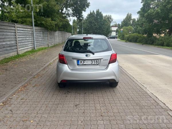Grey Toyota Yaris 2015 in Jelgava, with an engine capacity of 1.50 L and mileage of 165 thousand km for 6500 €, photo 4 on AUTOMOTO.COM.LV