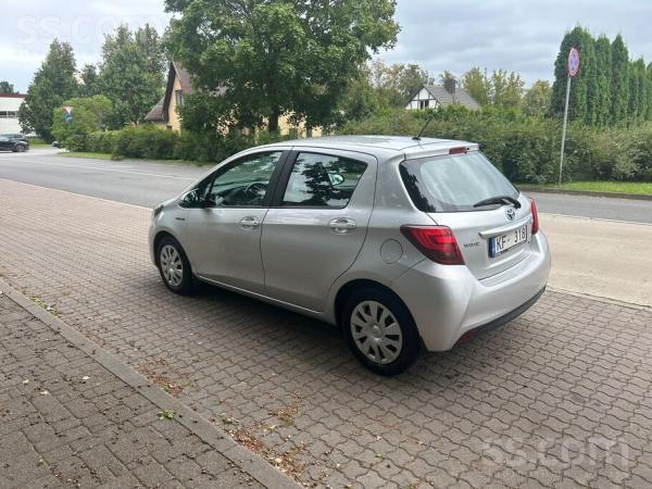 Grey Toyota Yaris 2015 in Jelgava, with an engine capacity of 1.50 L and mileage of 165 thousand km for 6500 €, photo 5 on AUTOMOTO.COM.LV