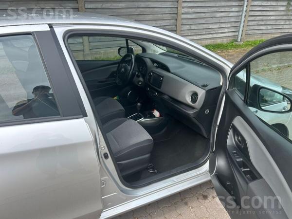 Grey Toyota Yaris 2015 in Jelgava, with an engine capacity of 1.50 L and mileage of 165 thousand km for 6500 €, photo 10 on AUTOMOTO.COM.LV