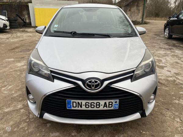 Pelēks Toyota Yaris 2015 Tauragė, ar dzinēja tilpumu 1.36 L un nobraukumu 205 tūkst. km par 4800 €, foto 3 vietnē AUTOMOTO.COM.LV