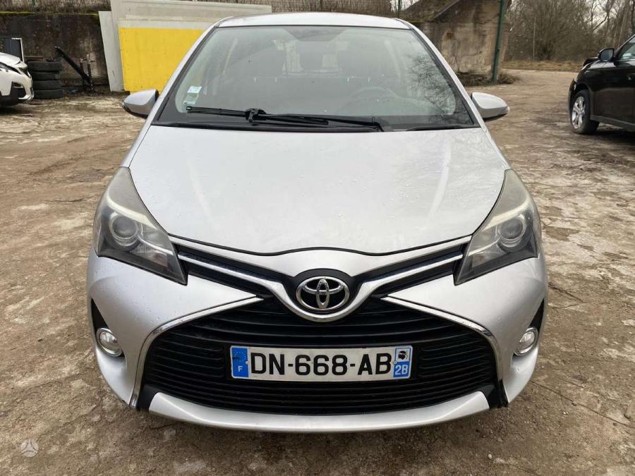 Grey Toyota Yaris 2015 in Taurage, with an engine capacity of 1.36 L and mileage of 205 thousand km for 4800 €, photo 3 on AUTOMOTO.COM.LV
