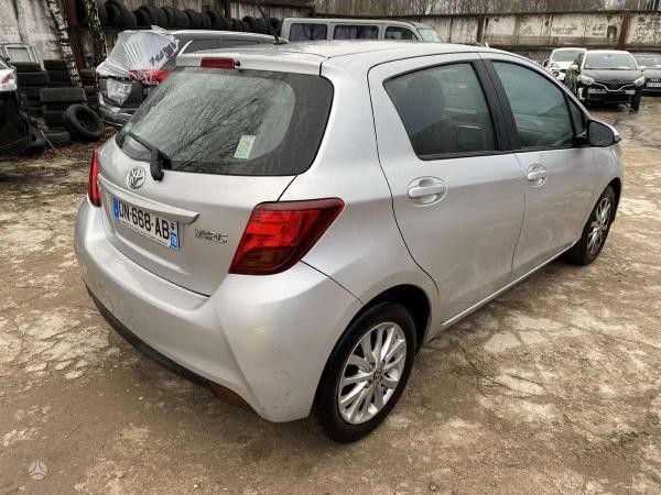 Pelēks Toyota Yaris 2015 Tauragė, ar dzinēja tilpumu 1.36 L un nobraukumu 205 tūkst. km par 4800 €, foto 4 vietnē AUTOMOTO.COM.LV