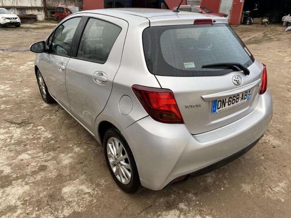 Pelēks Toyota Yaris 2015 Tauragė, ar dzinēja tilpumu 1.36 L un nobraukumu 205 tūkst. km par 4800 €, foto 5 vietnē AUTOMOTO.COM.LV